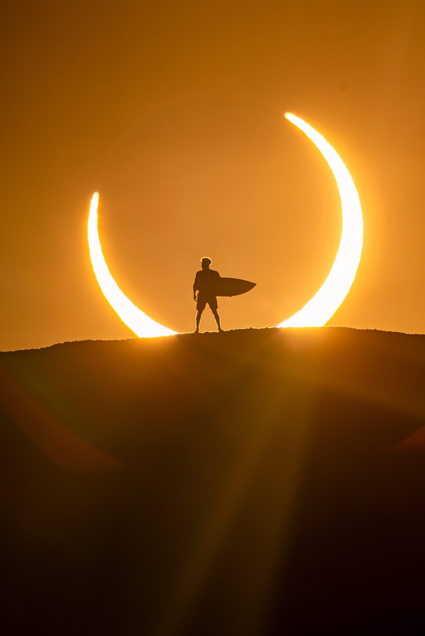 Surfista Ítalo Ferreira protagoniza foto inédita durante eclipse do Sol - Ultrali
